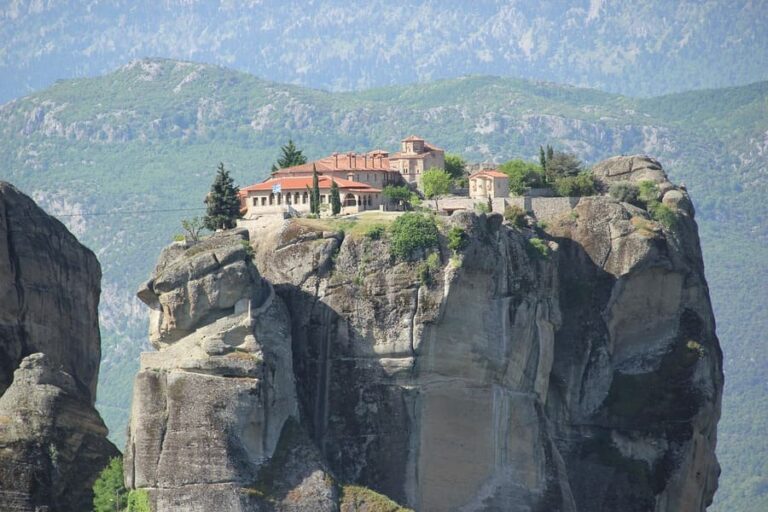 Visitar Meteora en Grecia: qué ver y cómo llegar a los monasterios